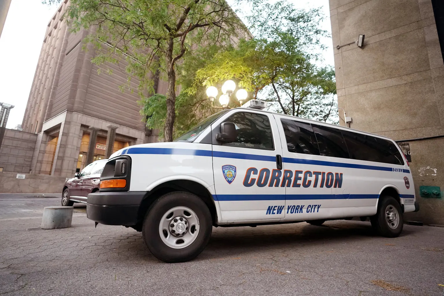 NYC Jail Guard Lands Behind Bars After Sneaking Blades, Drugs to Inmates